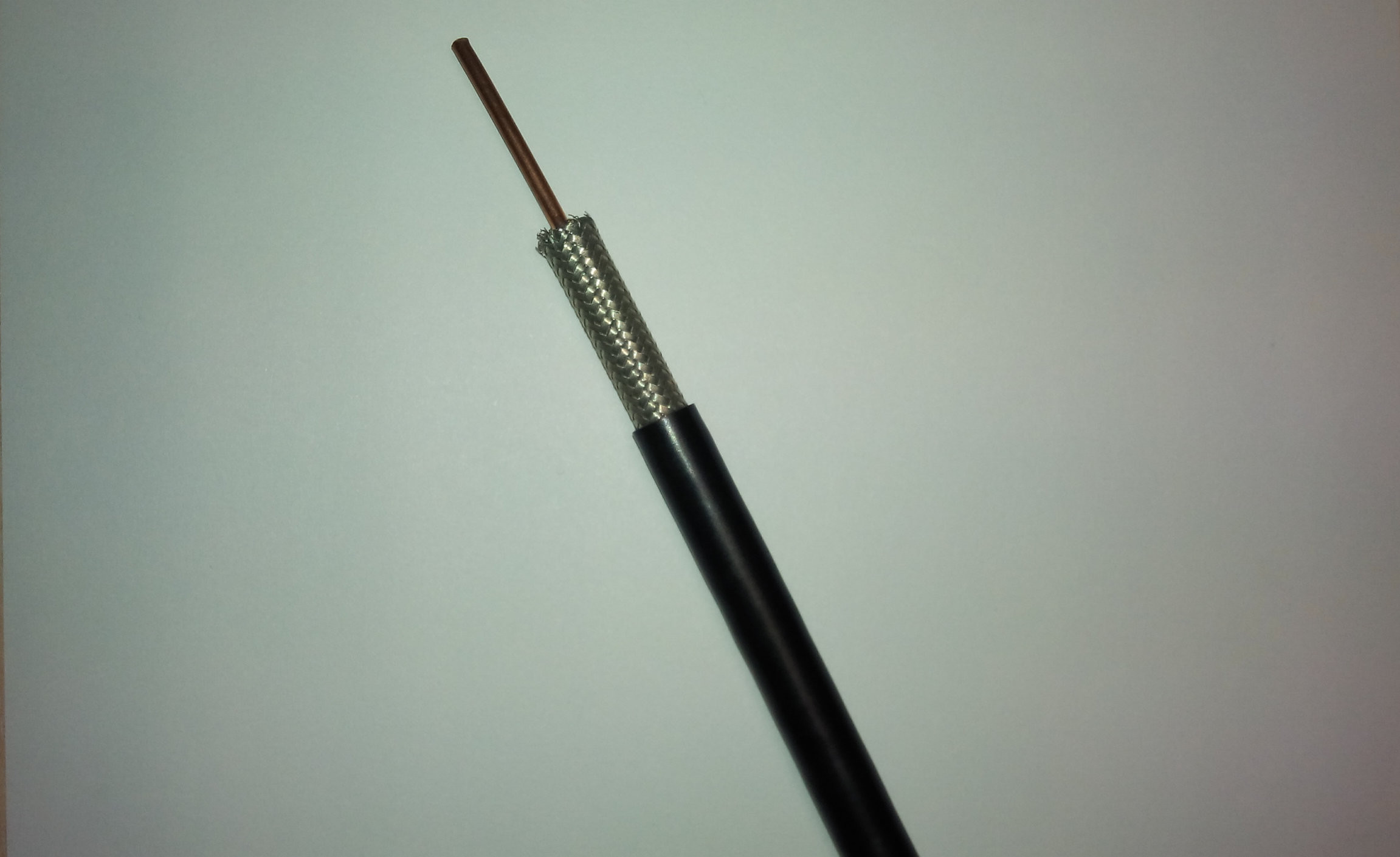 75 CATV를 위한 메신저와 가진 옴 간선 동축 케이블 RG412 알루미늄 합금 철사 끈